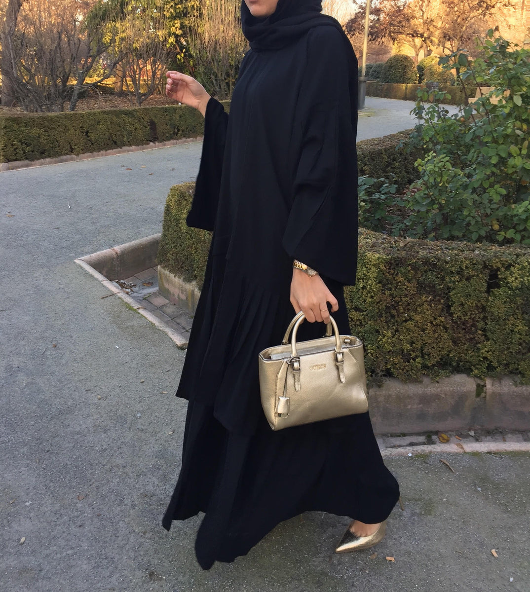 Poonam – Emirates Dressing